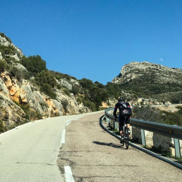 Guide to cycling Puerto de Tudons loop - Epic Road Rides