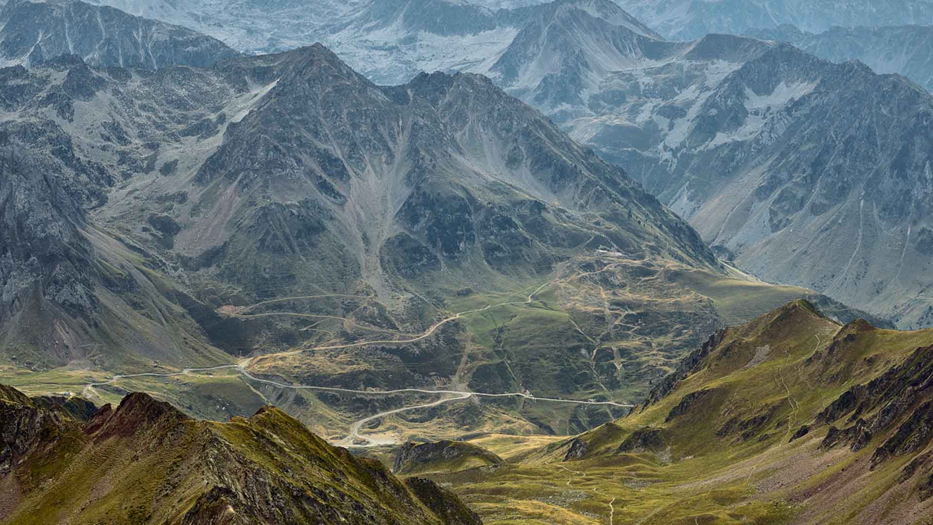 100 Greatest Cycling Climbs by Simon Warren - Epic Road Rides