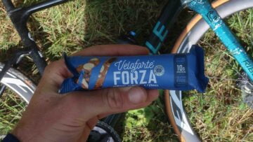 What to eat when cycling long distance: before, during + after