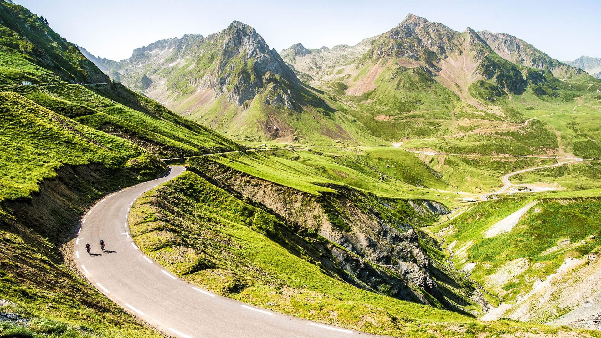 Trans Pyrenees route: Expert tips for your Pyrenees cycling tour